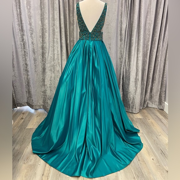 Vienna Prom | Dresses | Vienna Prom Dress | Poshmark